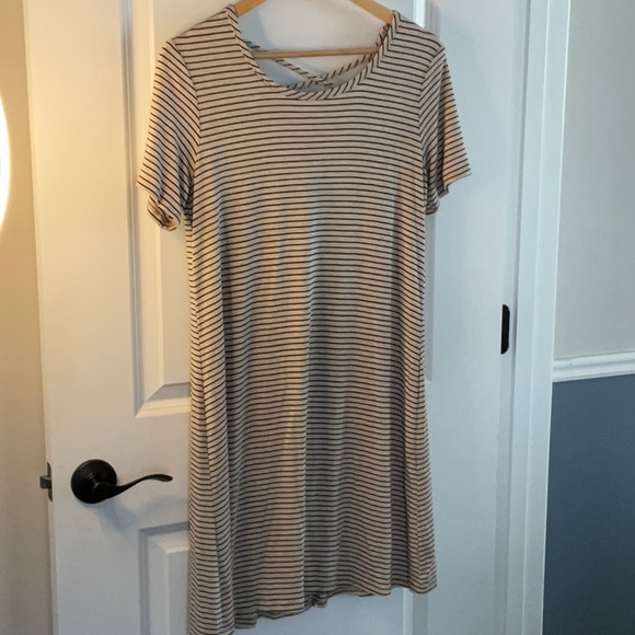 Prospect Blvd | Dresses | Short Sleeve Pin Strip Dress With Back Detail ...